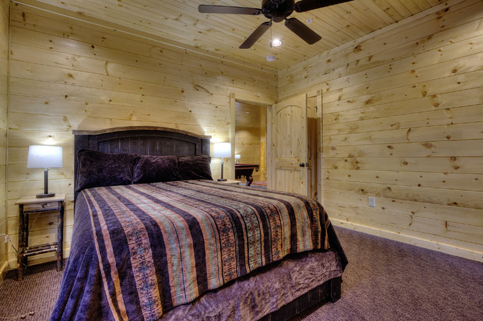 Gatlinburg Cabin - The Gatlinburg Lodge - 20 Bedroom - Sleeps 60