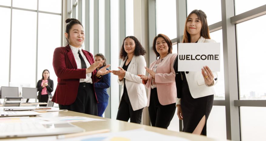 25 Fun Ways to Welcome New Employees - CustomizedGirl Blog
