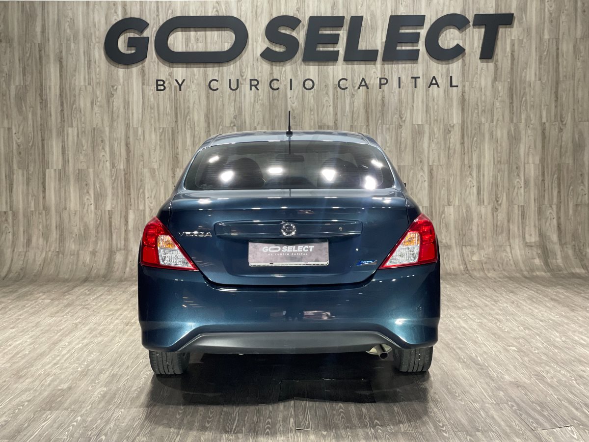 Nissan Versa EXTRA FULL MT 2015 USD 13,900 | Go Select