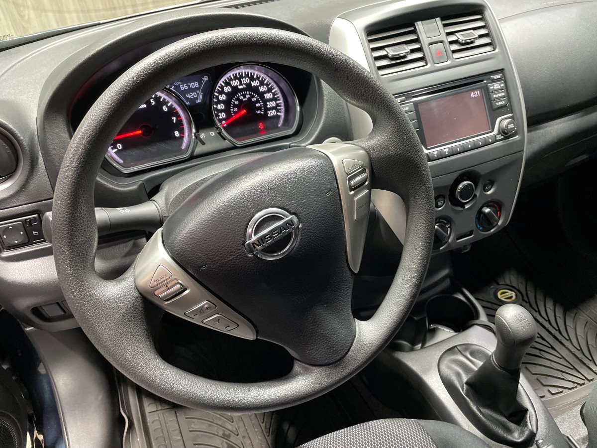 Nissan Versa EXTRA FULL MT 2015 USD 13,900 | Go Select