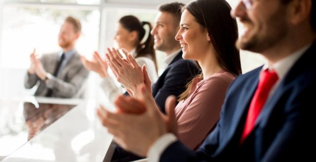 La extraña historia de cómo surgió el aplauso - Selecciones