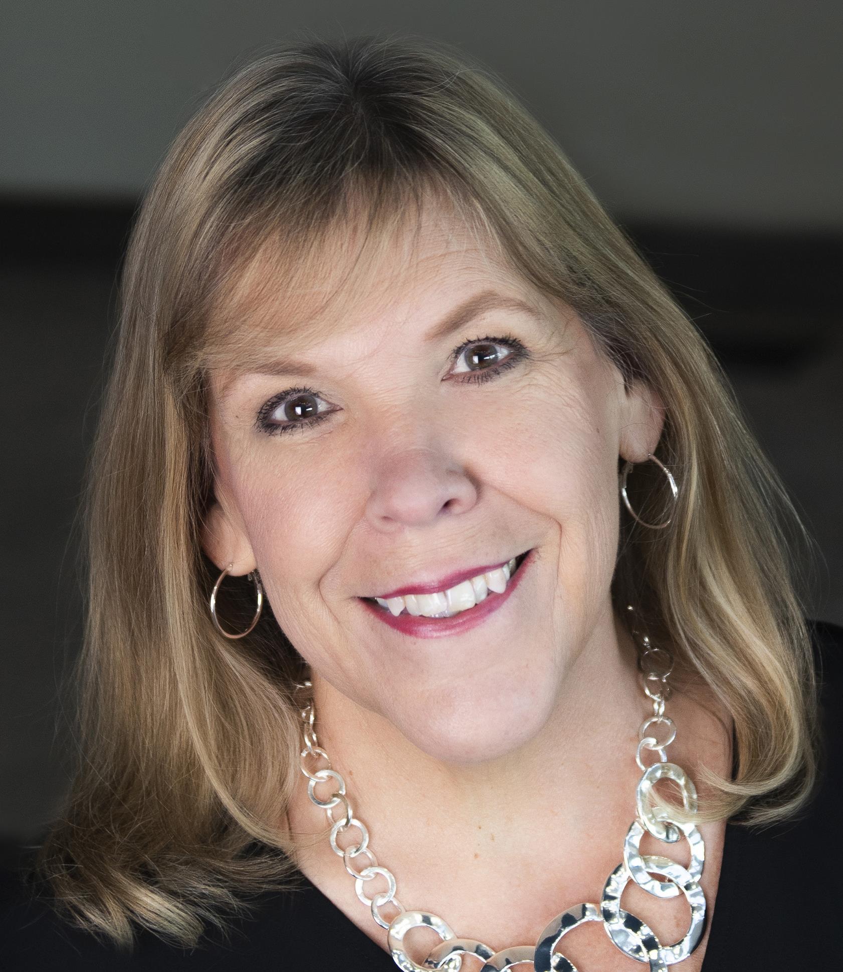 Elizabeth Arana's Instagram, Twitter & Facebook on IDCrawl