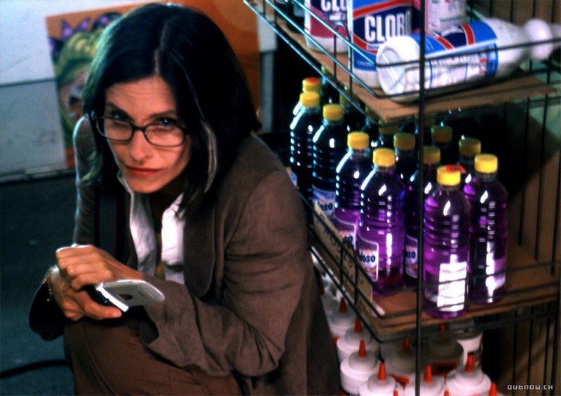 November movie review & film summary (2005) | Roger Ebert