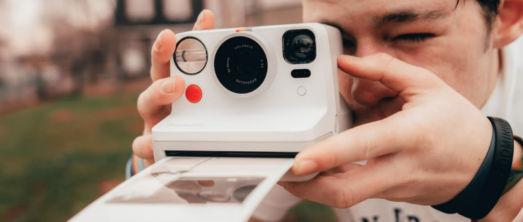 5 Easy Steps To Use A Polaroid Camera (With Pictures)