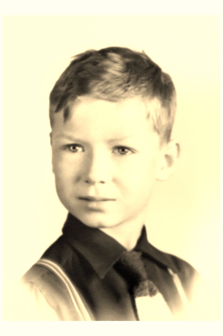 This online memorial is dedicated to Christopher Cole. It is a place to ...