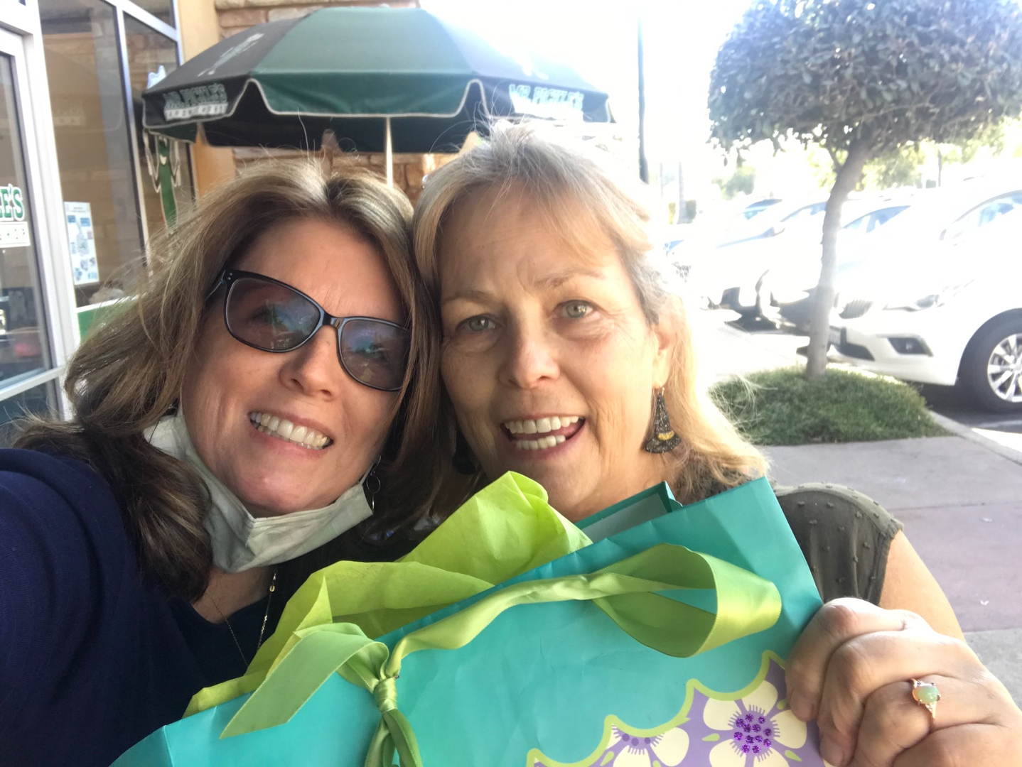 This online memorial is dedicated to Elizabeth "Betsy" Louise Mason. It ...