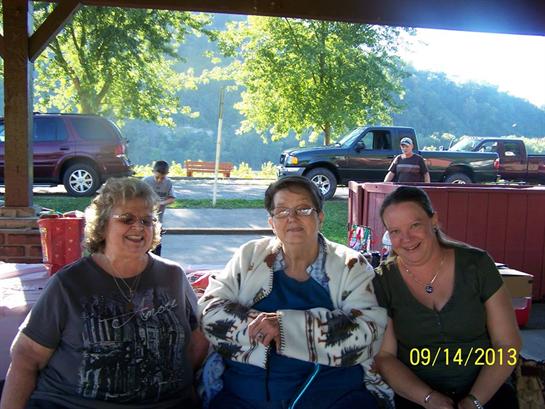 Linda, Barb, Jess at Updegraff Family Reunion