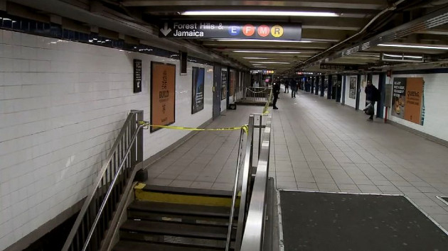 Man killed by NYC subway train after falling on tracks during fight ...
