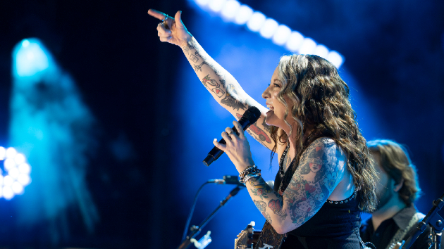 Look for Ashley McBryde’s ‘Hand Me Downs’ ahead in 2026 - 93.3 WFLS