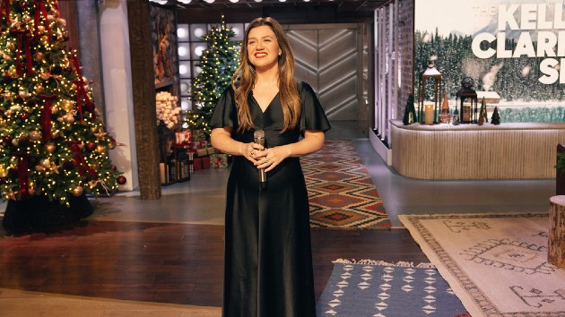 Kelly Clarkson heading back to Texas for Houston Livestock Show & Rodeo ...