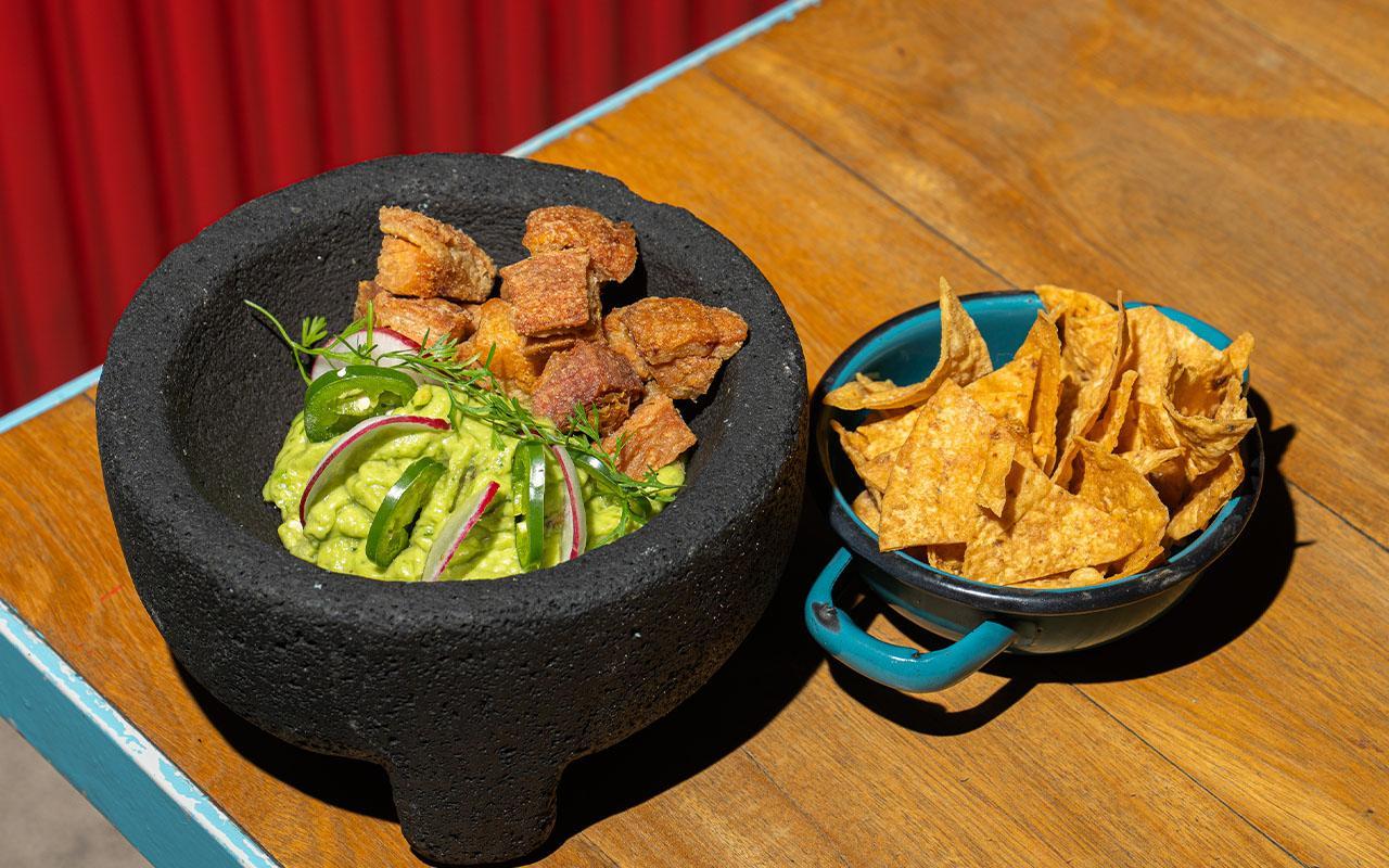 Guacamole con Chicharrón | Takami