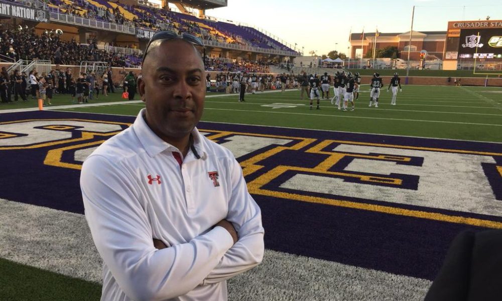 Mike Jinks nommé coach à Bowling Green – The Blue Pennant