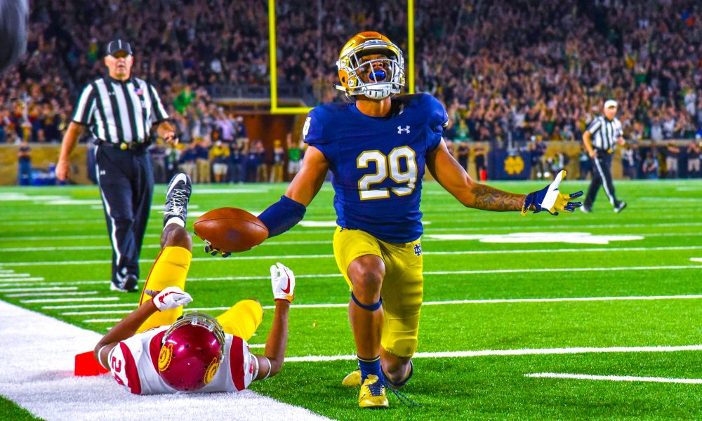 WR Kevin Stepherson parmi 4 joueurs renvoyés par Notre Dame – The Blue ...