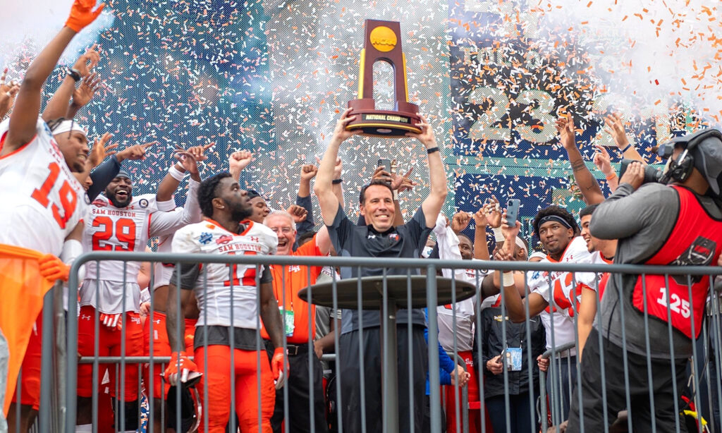 Sam Houston bat North Dakota State 24-20 et met fin au règne du Bison ...