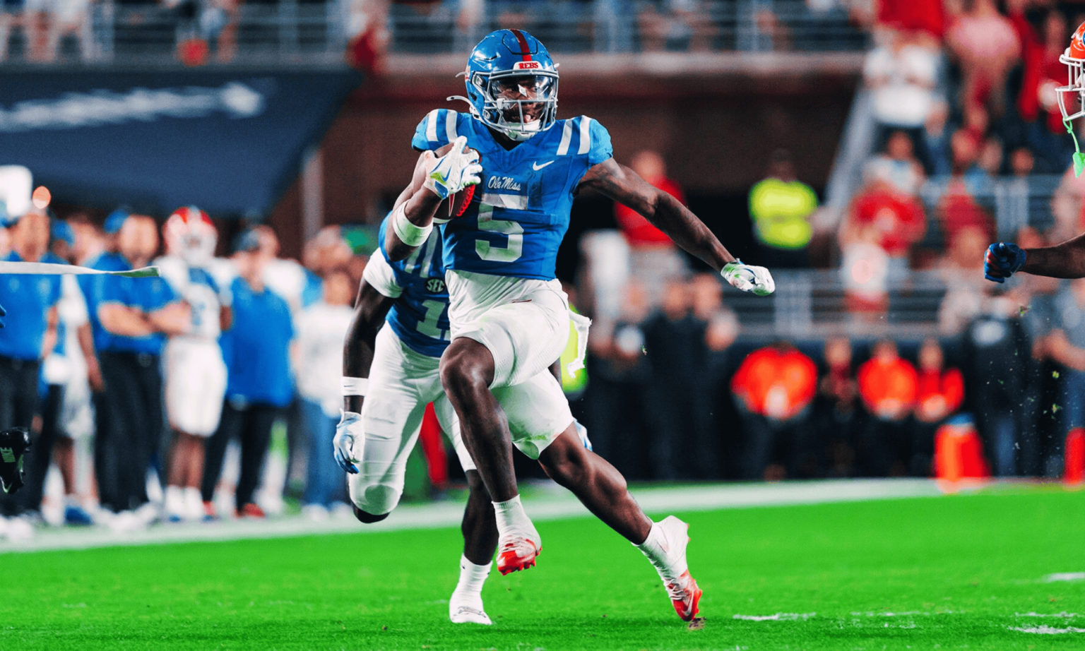 QB Deuce Knight rejoint Ole Miss et offre une solution d’avenir aux ...