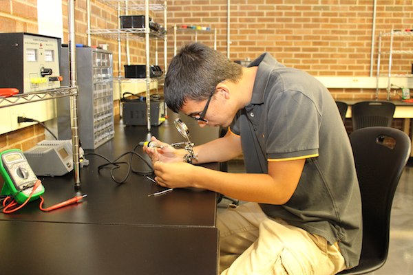 High School STEM Lab Brings Design and Engineering Concepts to Students ...