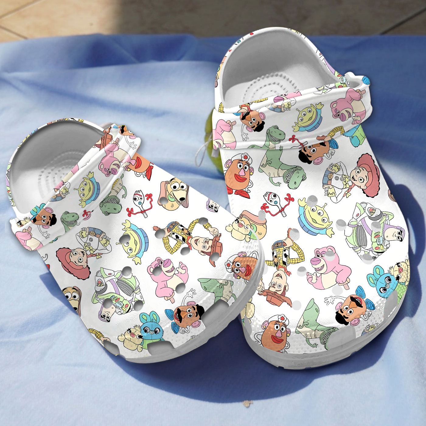Lovely White Cartoon Shoes Featuring Toy Story Characters Clogs Fast ...