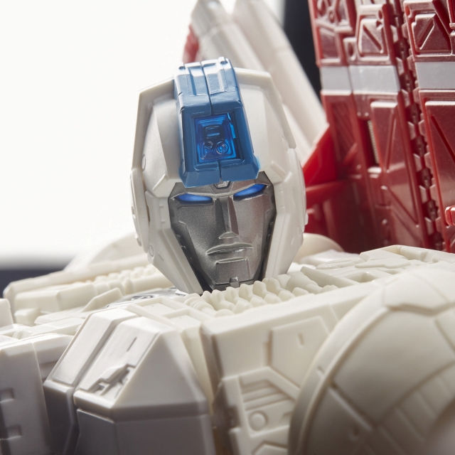 Commander Class WFC-S28 Jetfire | Transformers War for Cybertron Siege ...