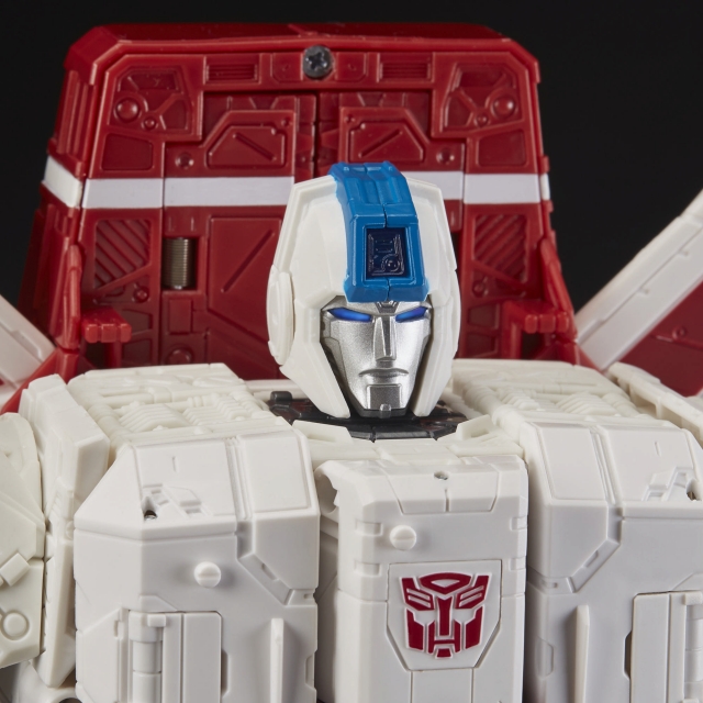 Commander Class WFC-S28 Jetfire | Transformers War for Cybertron Siege ...