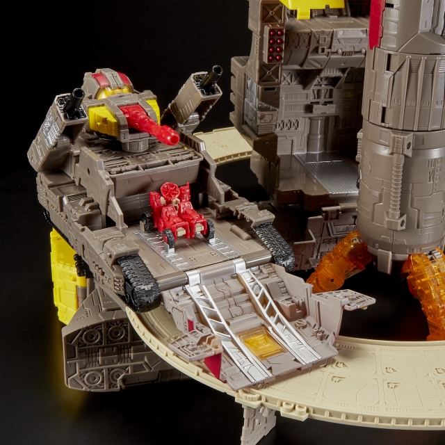 Titan Class WFC-S29 Omega Supreme | Transformers War for Cybertron ...