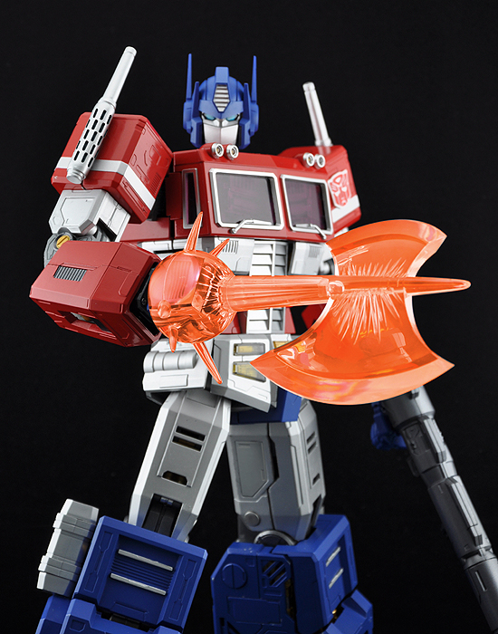 UM-01 Optimus Prime 17-inch Figure | Transformers Ultimetal