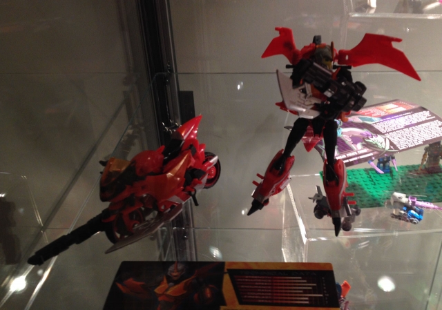 Alpha Trizer Apelinque and Flare Up Botcon Exclusive | Transformers ...