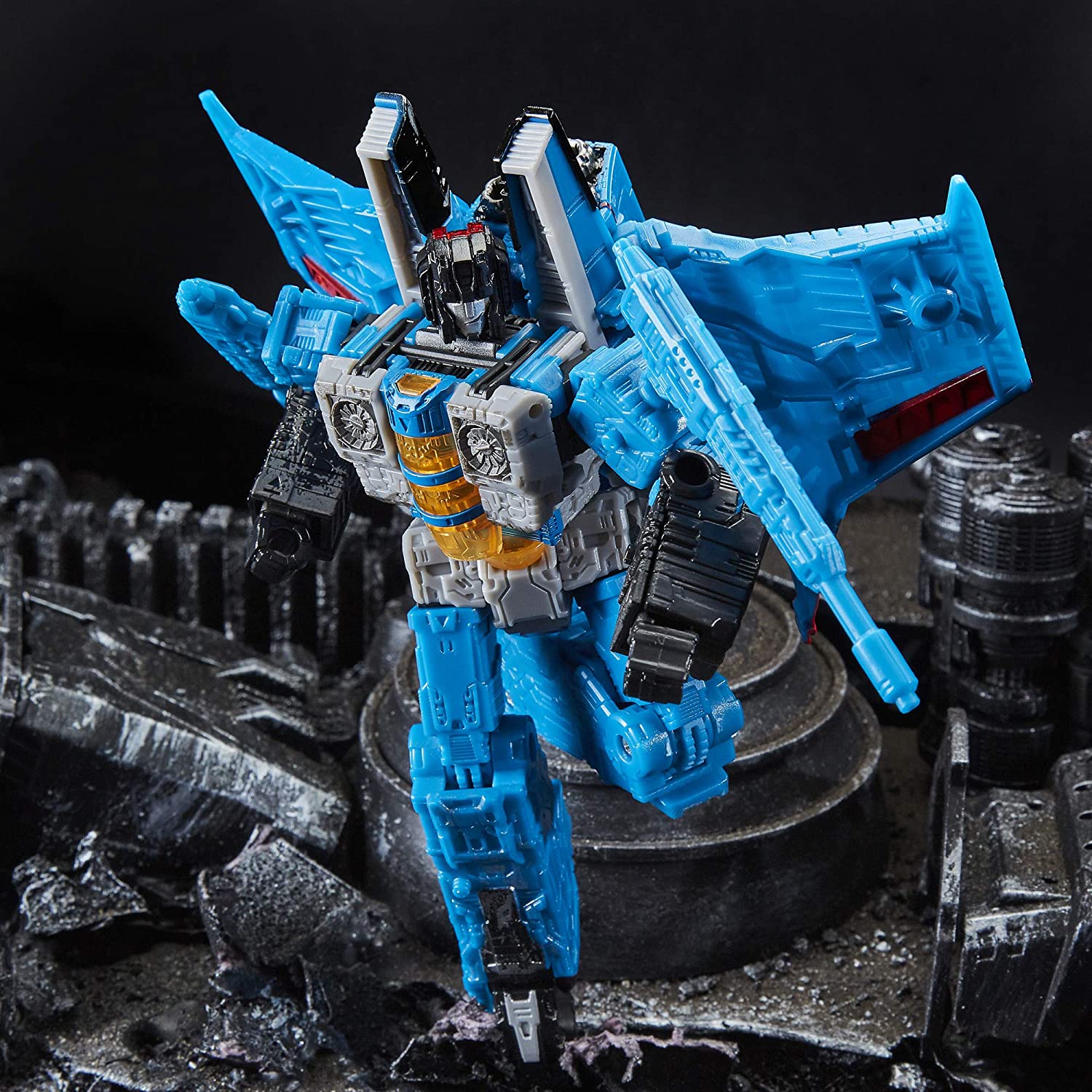 WFC-S39 Thundercracker | War for Cybertron Siege Transformers Figure | Toygeek