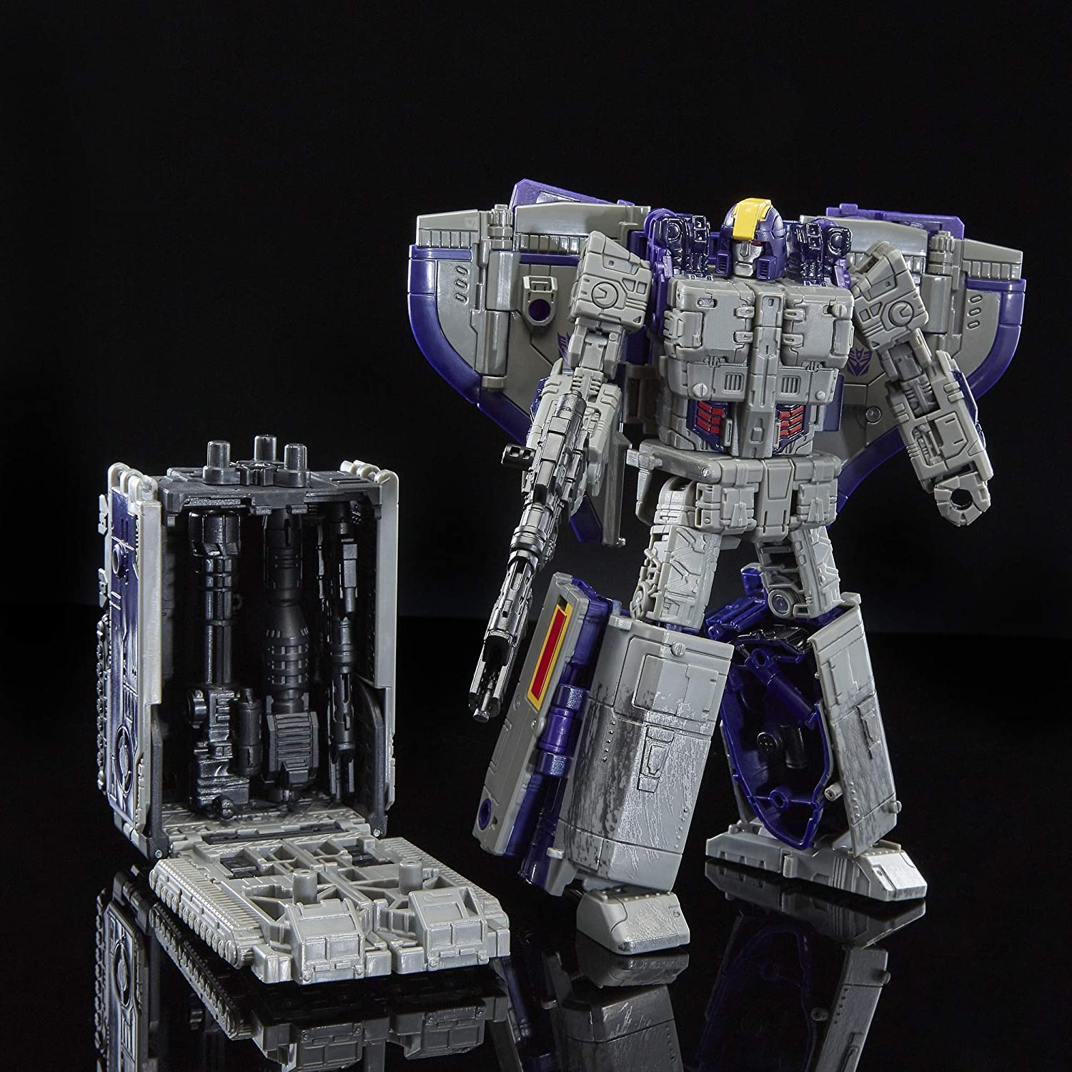 Leader Class WFC-S51 Astrotrain Triple Changer | Transformers War for ...