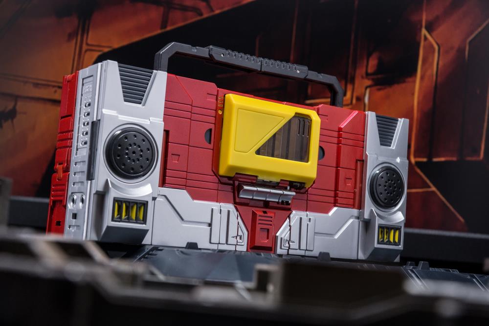 Transistor Pure Red Metallic Version and HiFi | KFC Toys