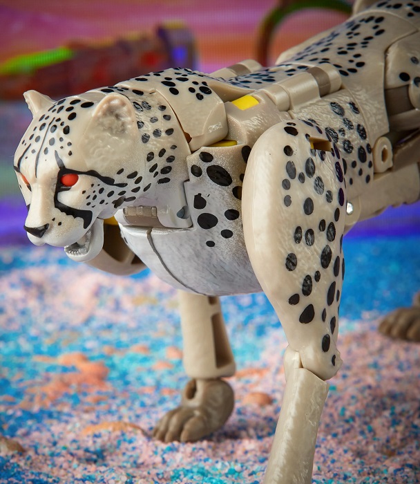 Nightprowler Deluxe Class | Transformers Generations Legacy