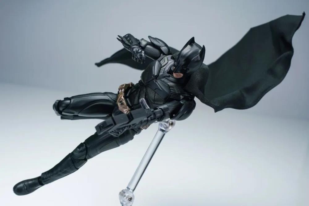 Batman and Bat-Signal Deluxe Model Kit 1/12 Scale | Batman: The Dark ...