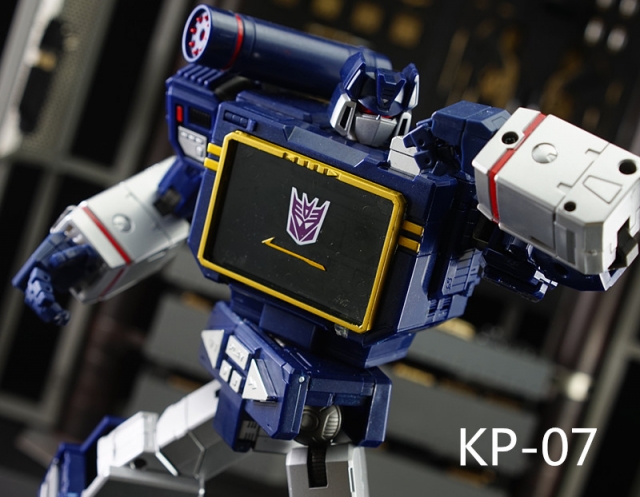 MP-13 Soundwave and Laserbeak | Transformers Masterpiece | Takara Tomy
