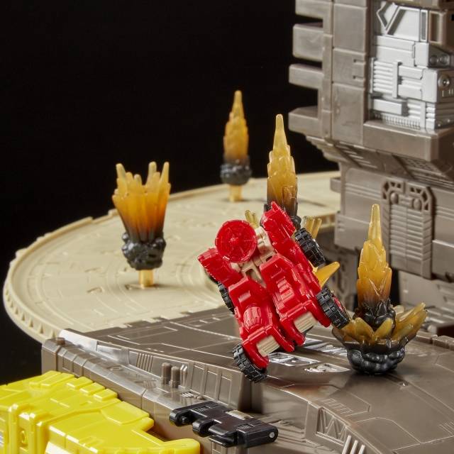 Titan Class WFC-S29 Omega Supreme | Transformers War for Cybertron ...
