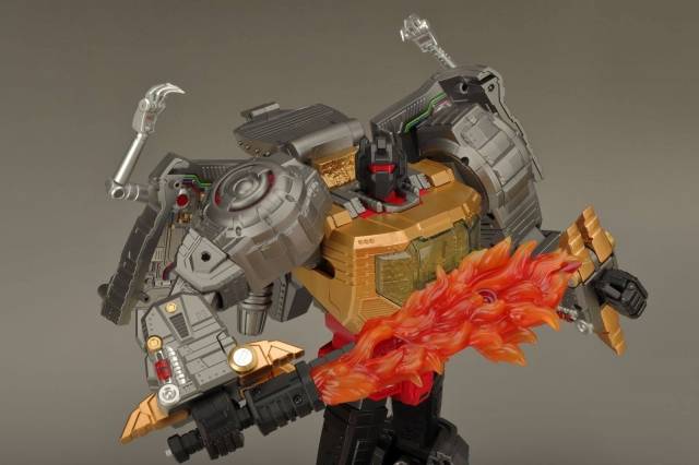 HQ-01 Superator Metallic Version | GigaPower Gigasaurs | TFSource