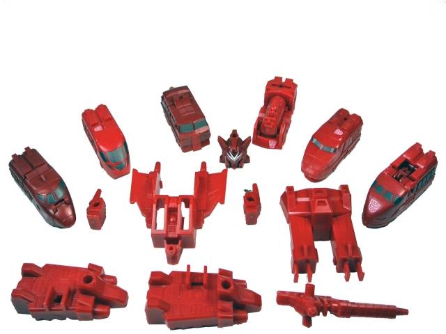 Micromaster Scale Sixtrain Red Version | Transformers Universe | Hasbro