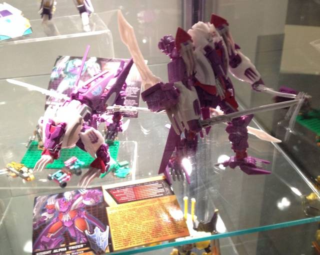 Alpha Trizer Apelinque and Flare Up Botcon Exclusive | BotCon 2014 Transformers Exclusive | Toygeek