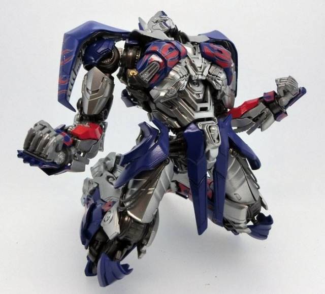 DMK-03 Optimus Prime | The Last Knight Transformers Figure | Toygeek