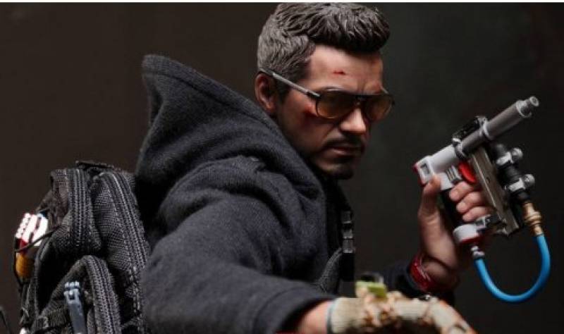 Tony Stark The Mechanic 1:6 Scale | Hot Toys Movie Masterpiece | Marvel ...