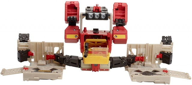 Blaster and Twin Cast | Titans Return Transformers Figure | Toygeek