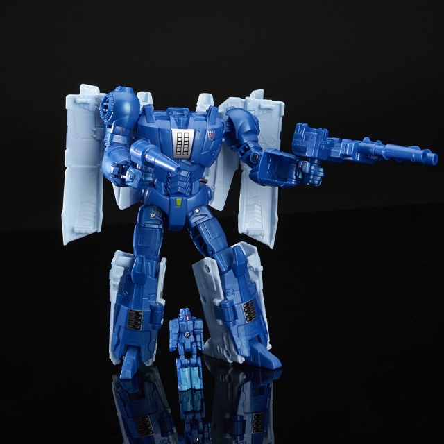 Scourge and Fracas | Titans Return Transformers Figure | Toygeek
