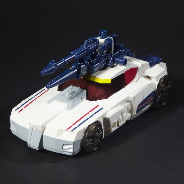 Breakaway with Throttle | Titans Return Transformers Figure | Toygeek