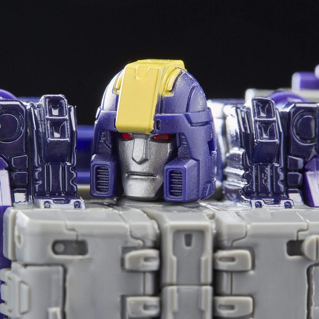 Leader Class WFC-S51 Astrotrain Triple Changer | Transformers War for ...