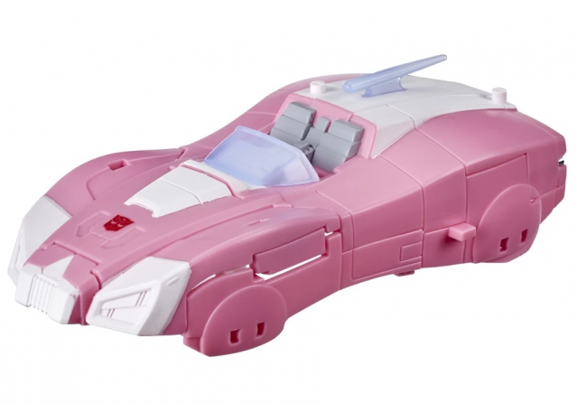 WFC-E17 Arcee | War for Cybertron Earthrise Transformers Figure | Toygeek