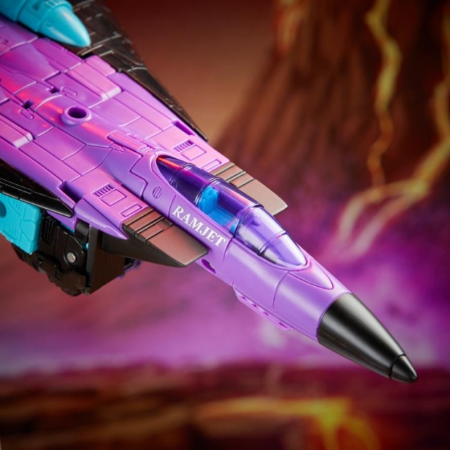 WFC-GS24 G2 Ramjet | Generations Selects Transformers Figure | Toygeek