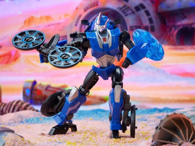 Arcee Legacy Deluxe Class | Transformers Generations Legacy