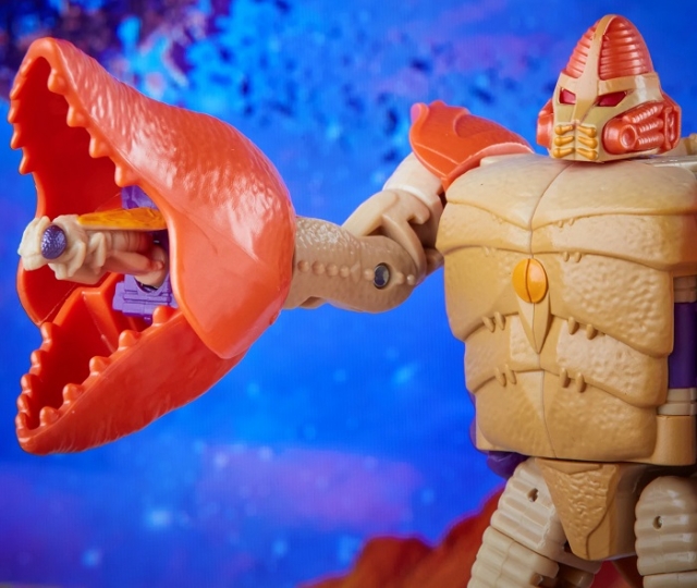 Predacon Sandstorm Deluxe Class | Transformers Generations Legacy