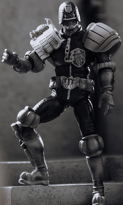 Judge Dredd Black and White 1/18 Scale Exquisite Mini | 2000 A.D. Judge ...