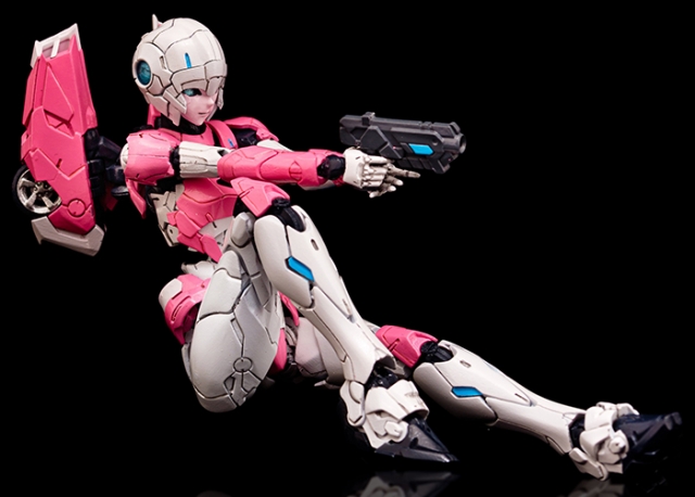 28 Arcee | Flame Toys Furai Model Transformers Kit | Toygeek