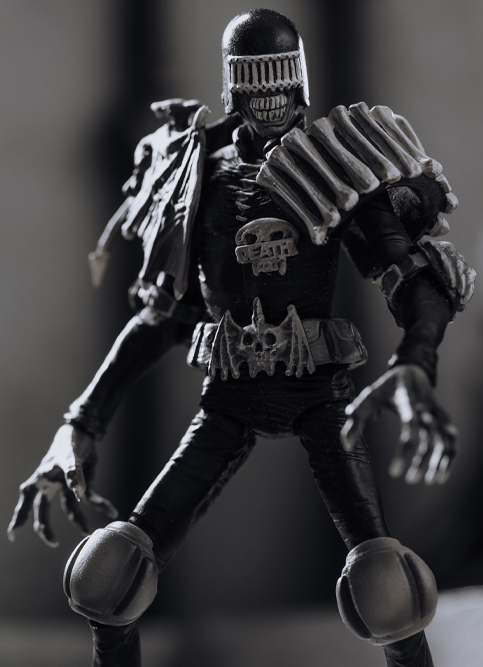 Judge Death Black and White 1/18 Scale Exquisite Mini | 2000 A.D. Judge ...