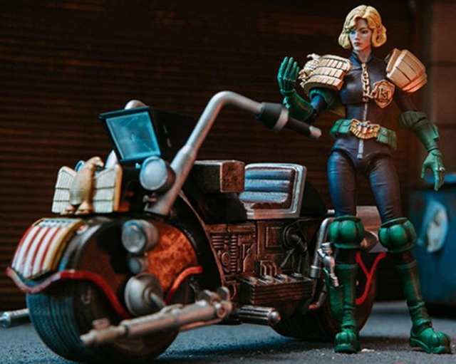 Judge Anderson and Lawmaster MK II 1/18 Scale | 2000 A.D. Judge Dredd ...